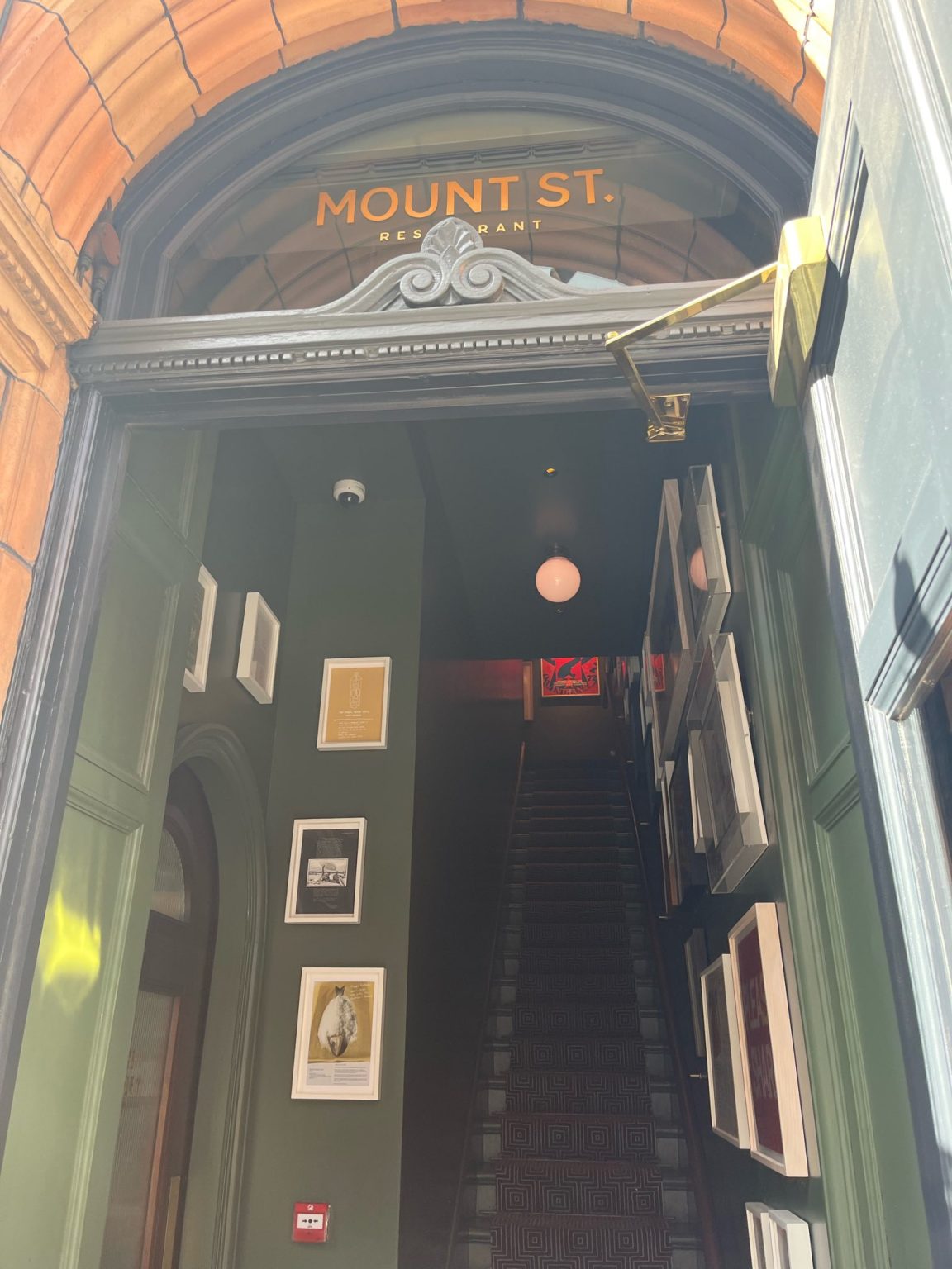 【ロンドン】モダンブリティッシュ料理のレストランMount St. Restaurant | 【doTERRA】東京都世田谷区ライフスタイル ...